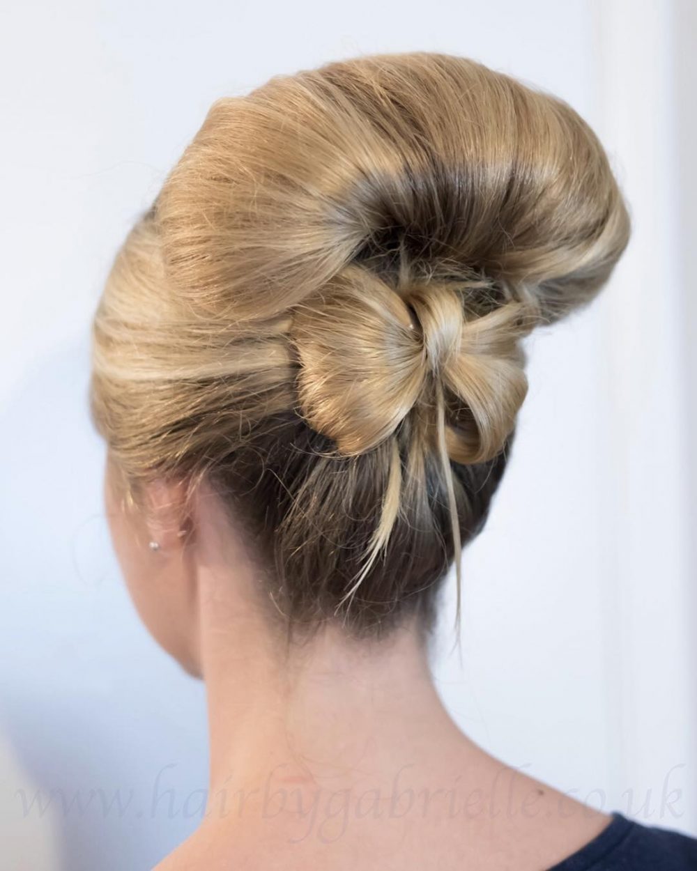 16 Cute & Easy Bun Hairstyles to Try in 2021 - Sutton Gones1979