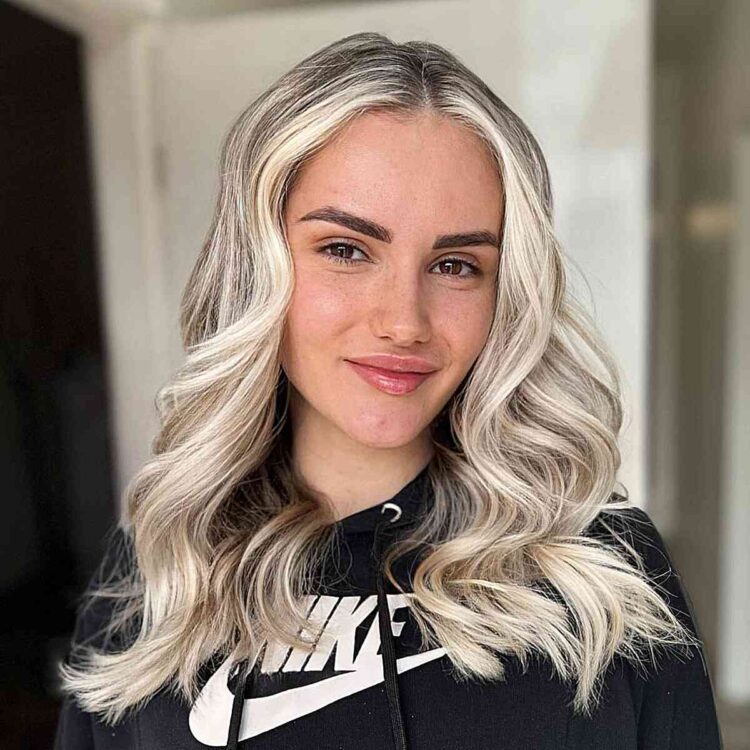 69 Middle Part Hairstyles Trending Right Now