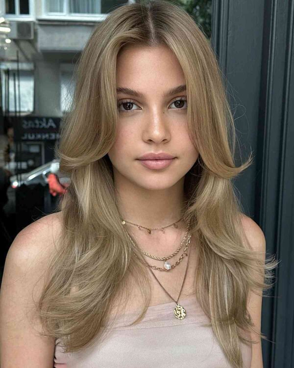 51 Gorgeous Butterfly Haircut Ideas to See Before You Try