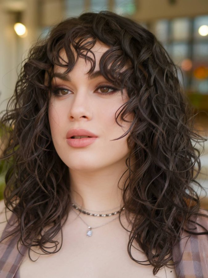 17 Flattering Layered Hairstyles for Oval Faces in 2026