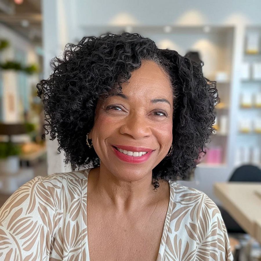 17 Age-Defying Curly Hairstyles for Older Women in 2026