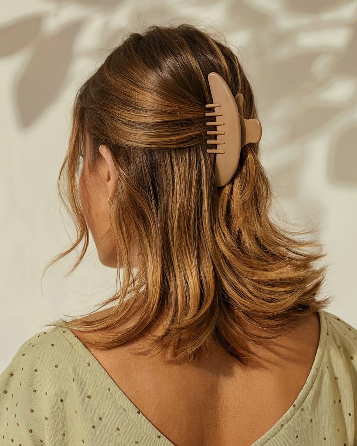 25 Easy Claw Clip Hairstyles Youll Want to Wear All 2026