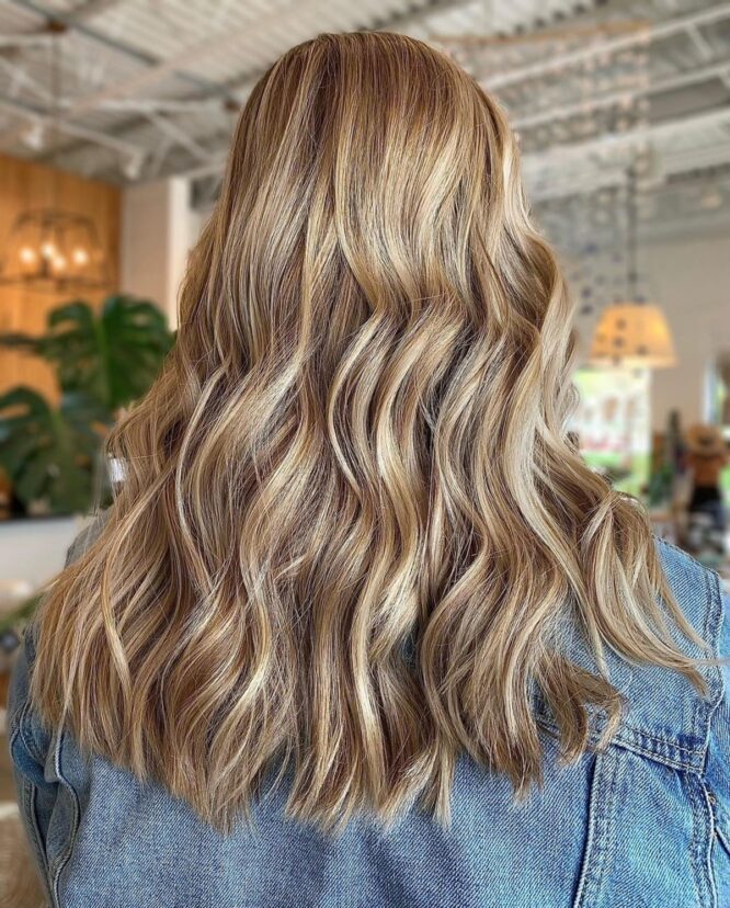 33 Best Champagne Blonde Hair Color Ideas for Every Skin Tone