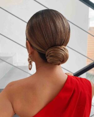 33 Super Easy Updos for Beginners to Try in 2025