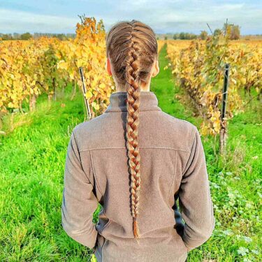 29 Perfect Softball Hairstyles That Are Trendy and Practical