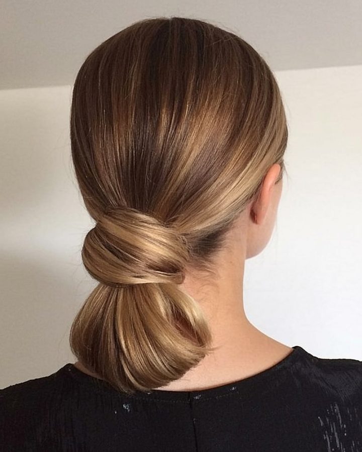 50 Super Easy Updos for Beginners to Try in 2025