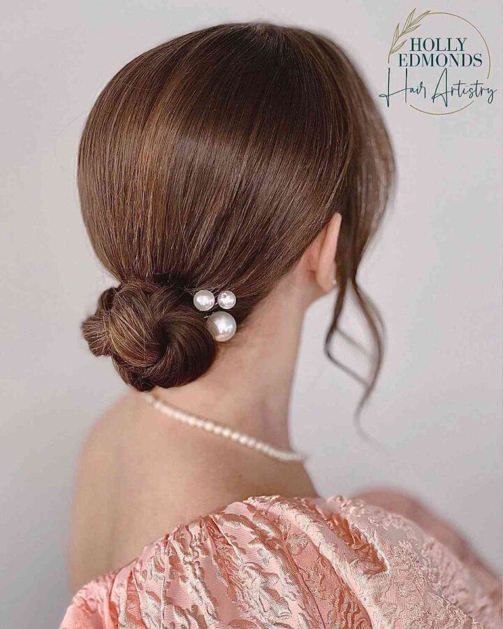 33 Super Easy Updos for Beginners to Try in 2025