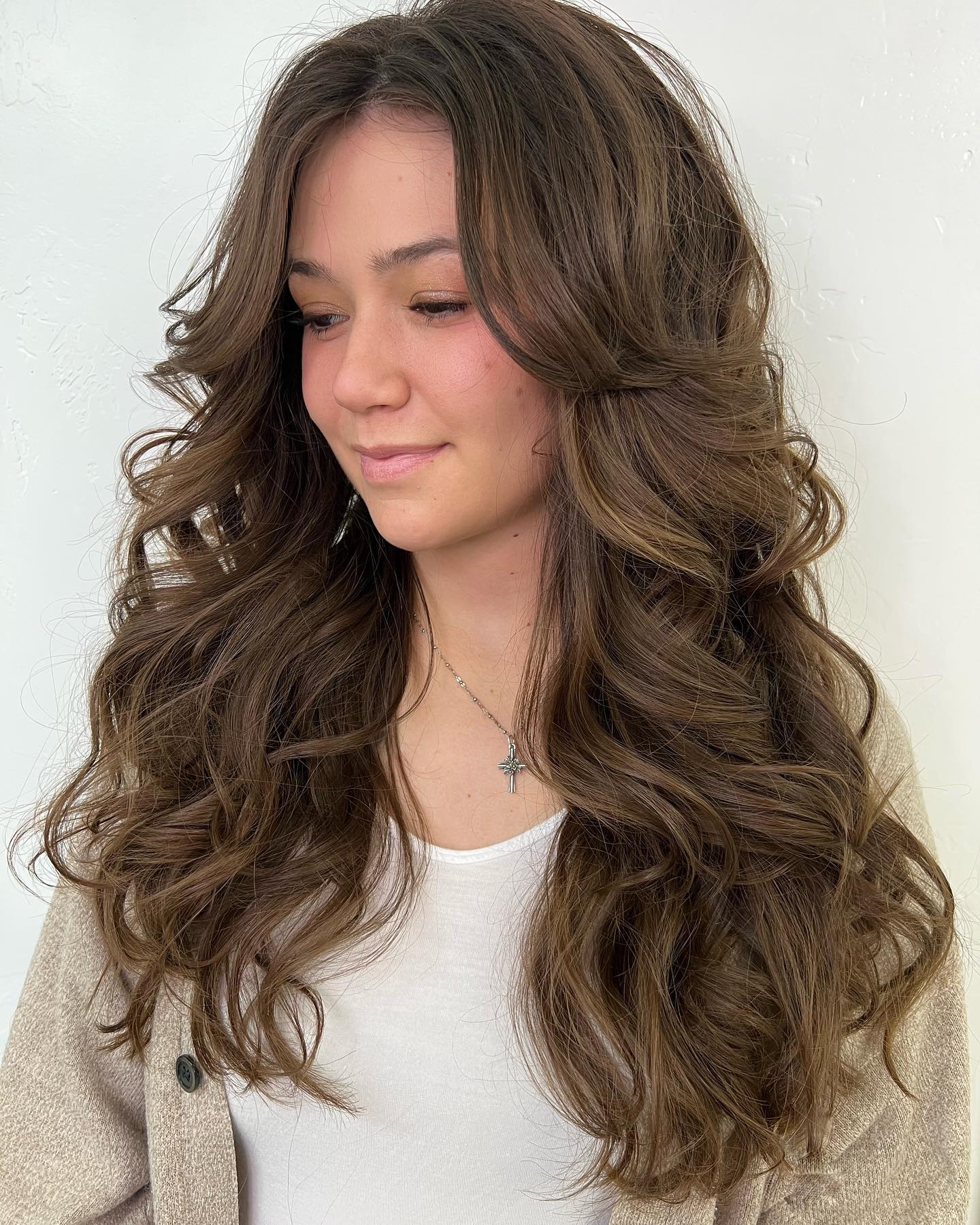 23 Voluminous Blowout Curls for a Glamorous Finish