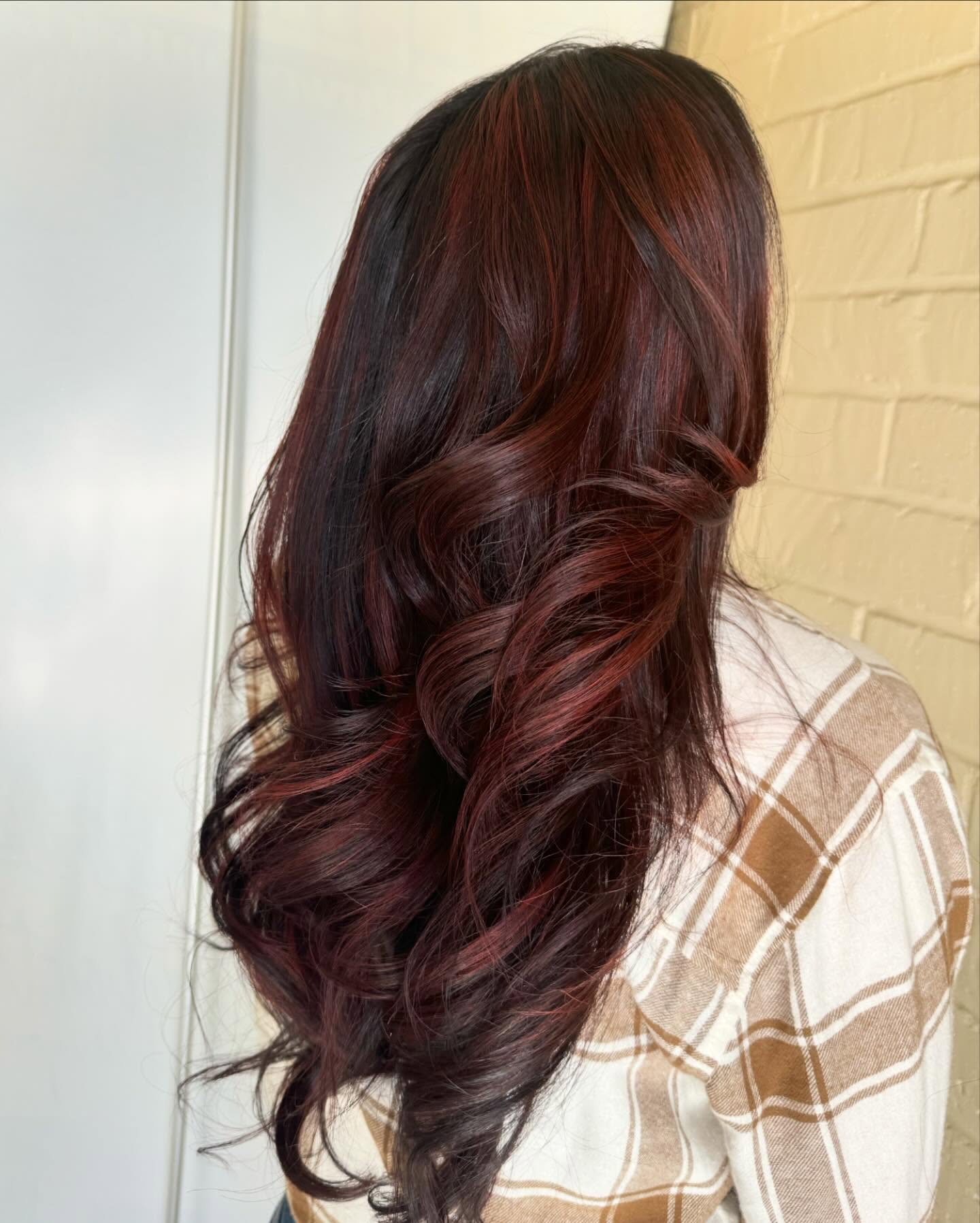 30 Gorgeous Red Highlights in Brown Hair for Natural-Looking Contrast