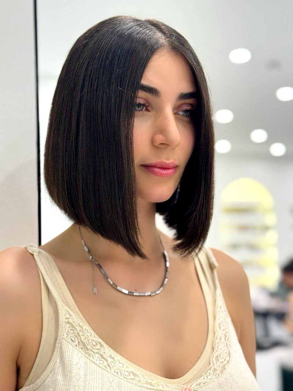 50 Beautiful Midi Bob Haircuts Women Are Getting In 2026