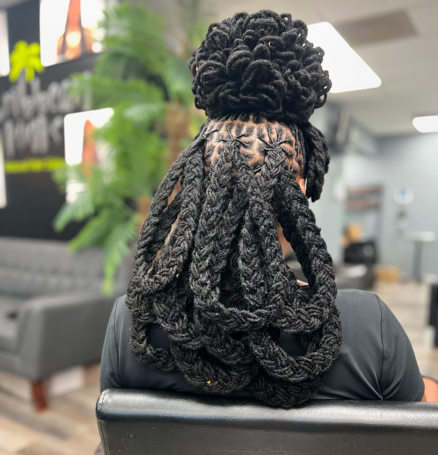 24 Gorgeous Ways Black Women Are Styling Their Locs in 2025 - Kappers ...