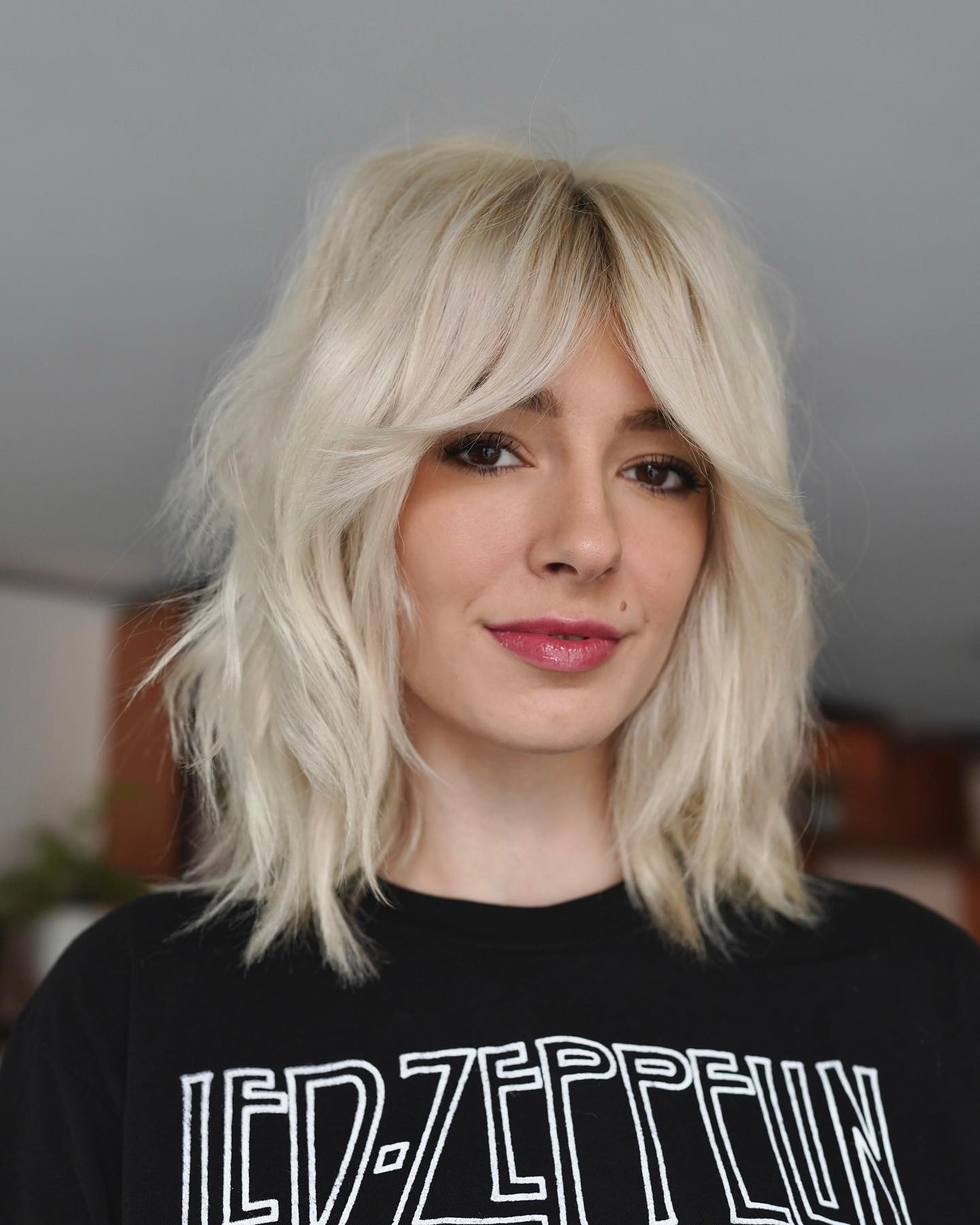 23 Quick-Style Feathered Bangs Hairstyles Perfect for Beating the ...