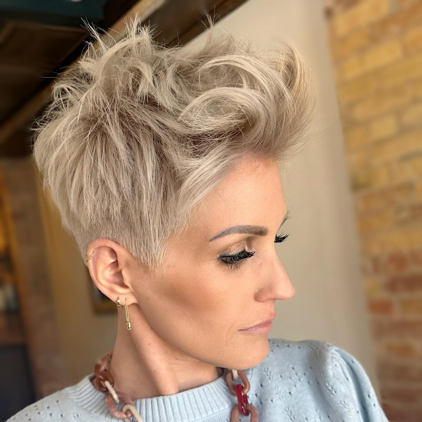 28 Trendy Fluffy Hairstyles That Bring the Volume and Vibe