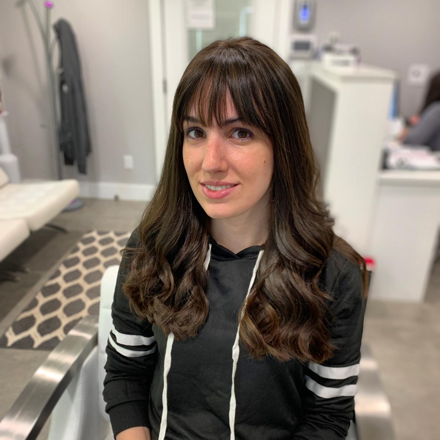 23 Chic Brow-Skimming Bangs That Flatter Every Face Shape - Kappers ...