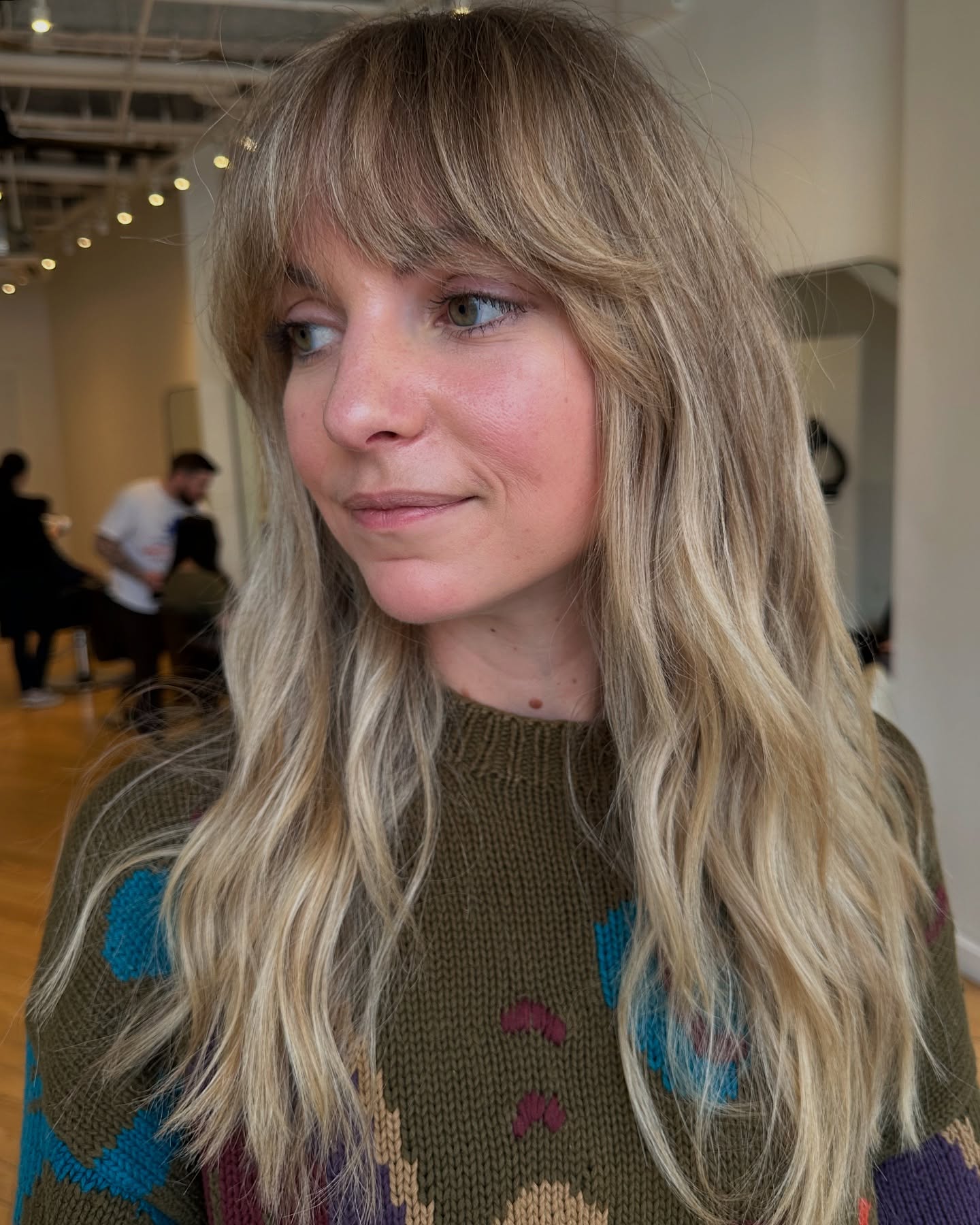 23 Chic Brow-Skimming Bangs That Flatter Every Face Shape - Kappers ...
