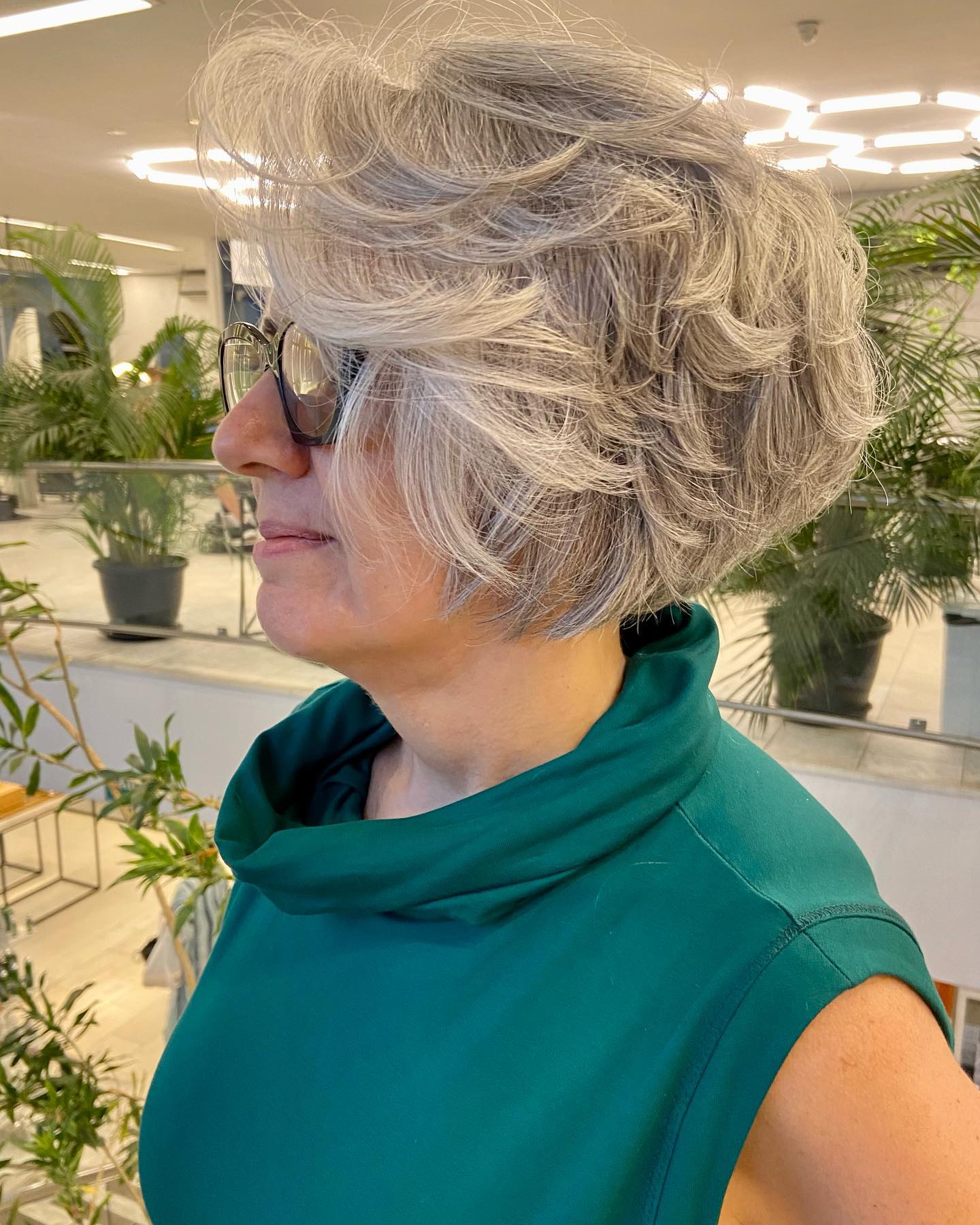 26 Gorgeous Wedge Haircuts for Women Over 60 with Glasses