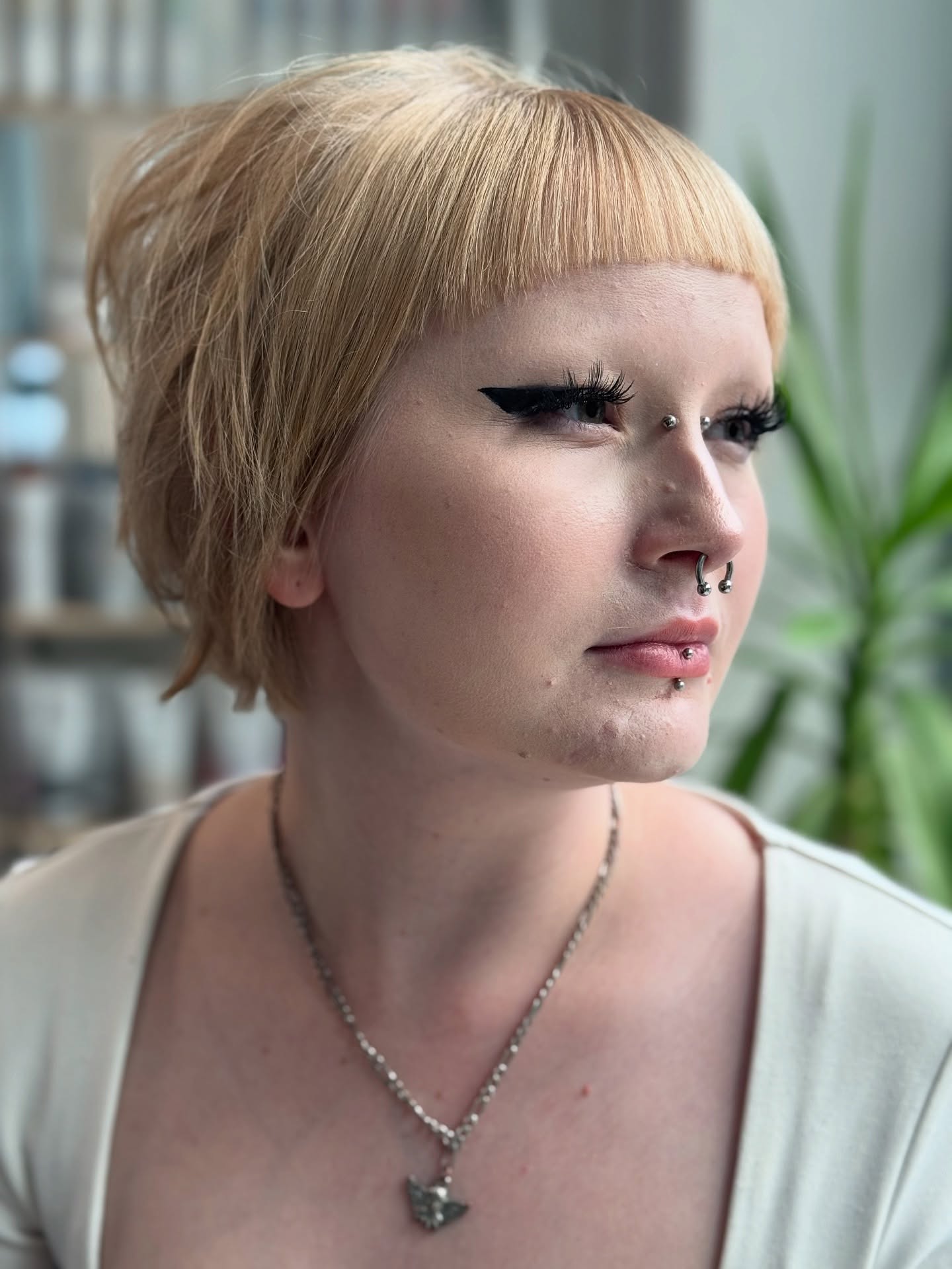 15 Trendy Micro Bangs for Round Face Shapes That Flatter Instantly