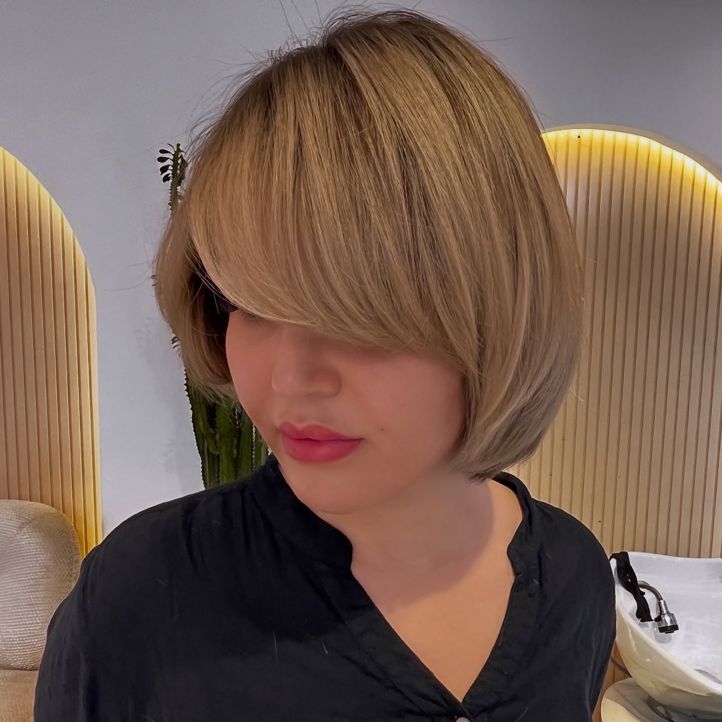 15 Trendy Side Fringe Styles for a Flattering Finish