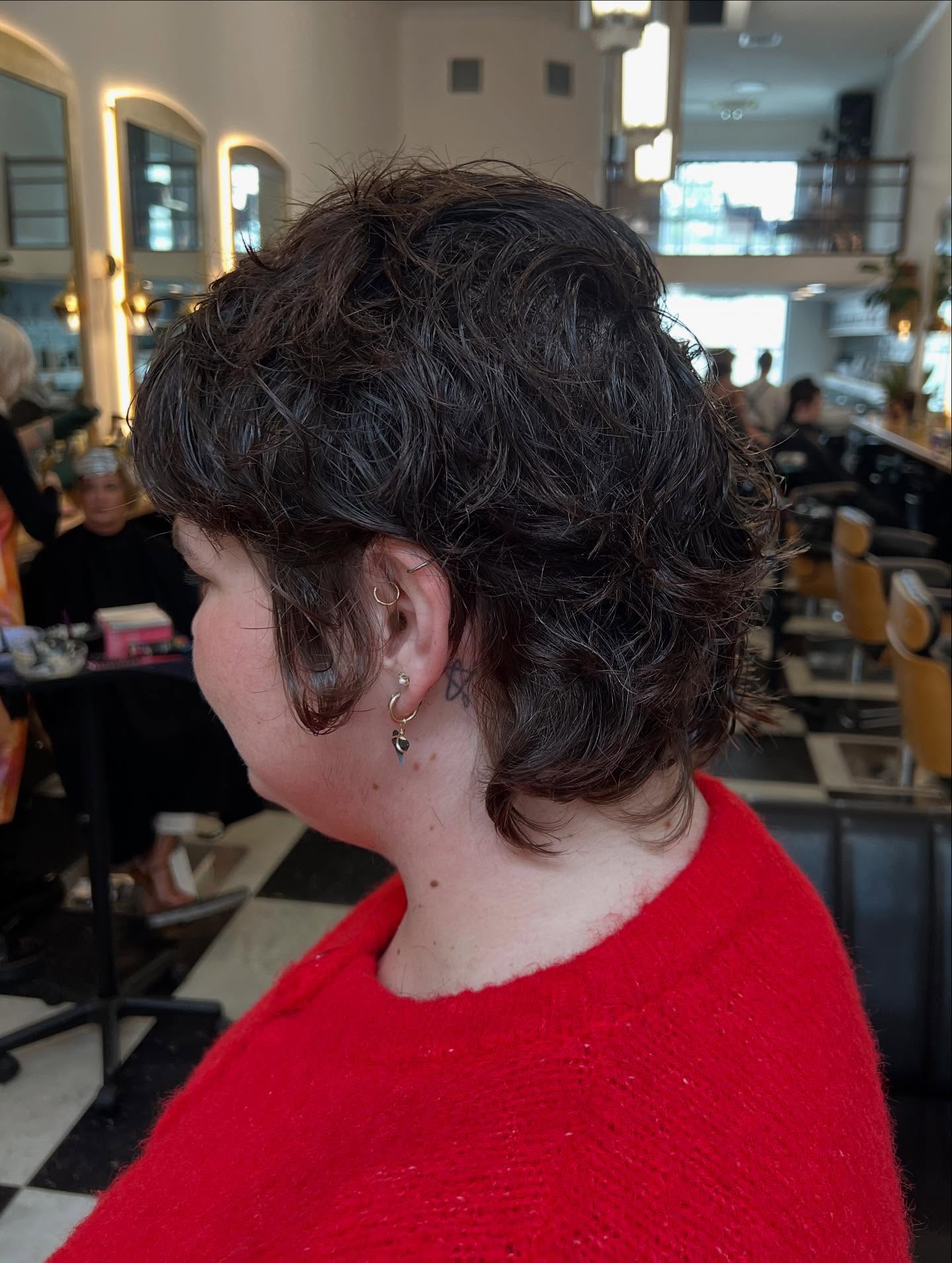 15 Soft Wavy Pixie Cut Ideas for Textured, Feminine Style