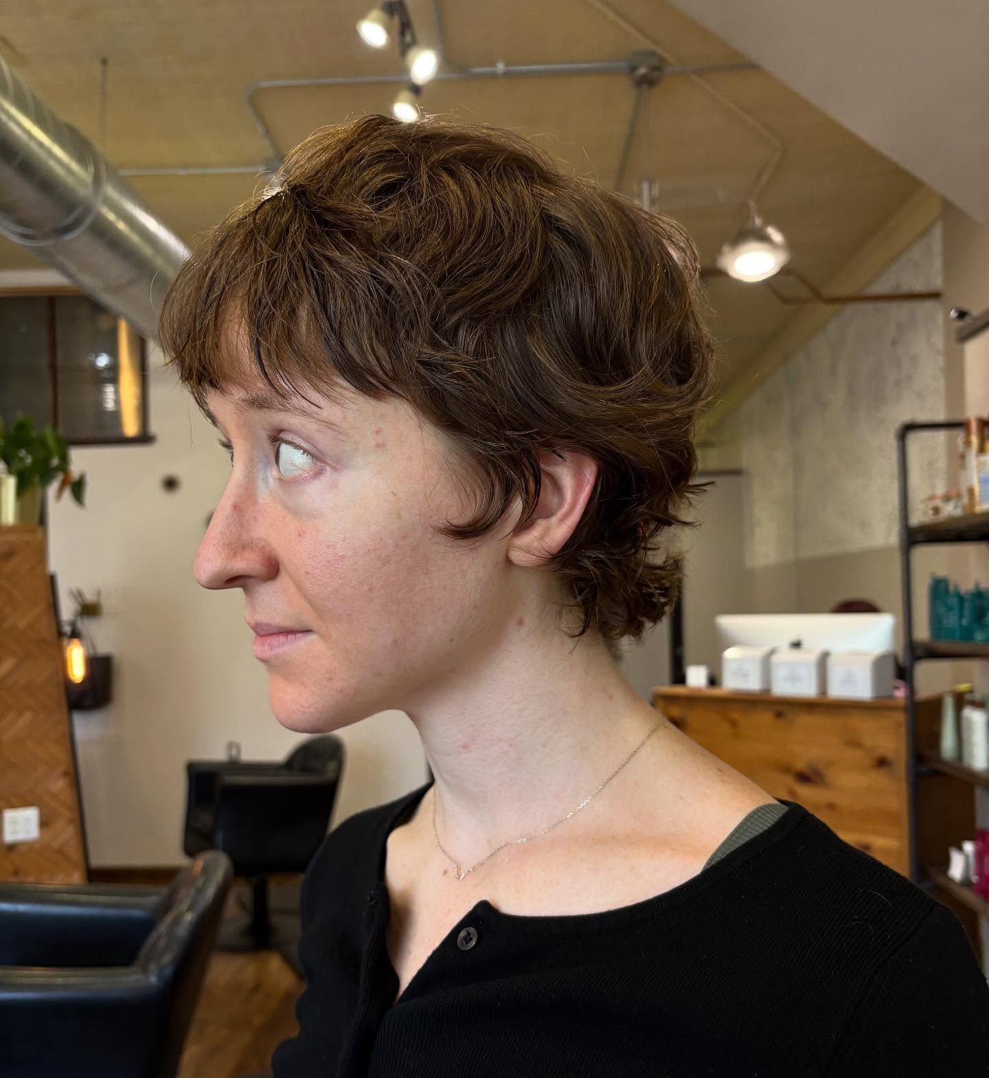 15 Soft Wavy Pixie Cut Ideas for Textured, Feminine Style