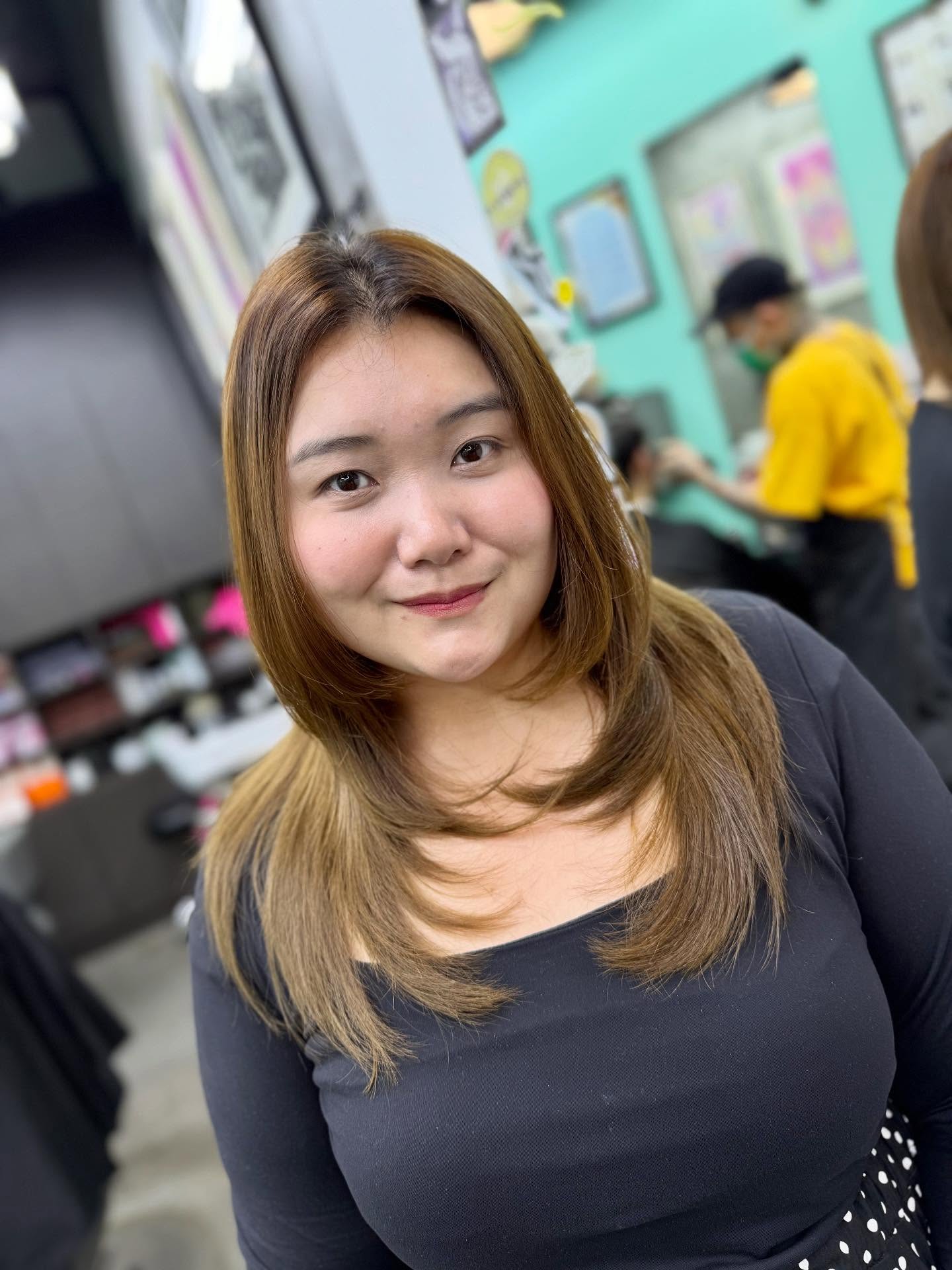 15 Flattering Medium Haircuts for a Round Face Shape