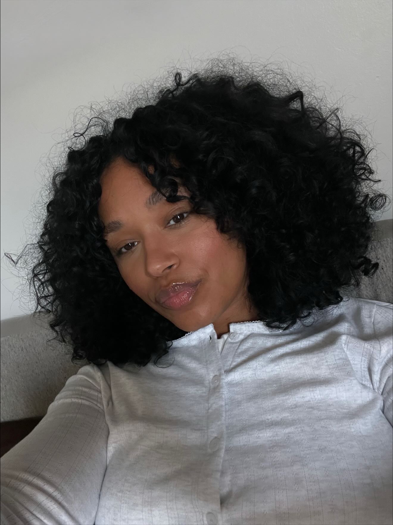 15 Stunning Medium-Length Curly Hair Ideas for 2026