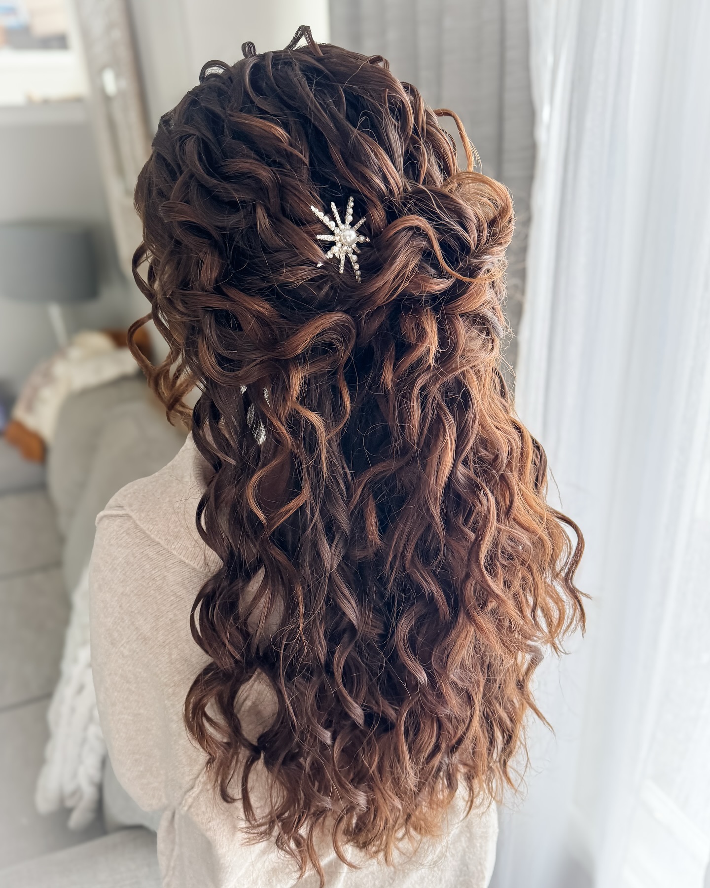 15 Curly Hair Half Up Half Down Looks with Effortless Charm - Kappers ...