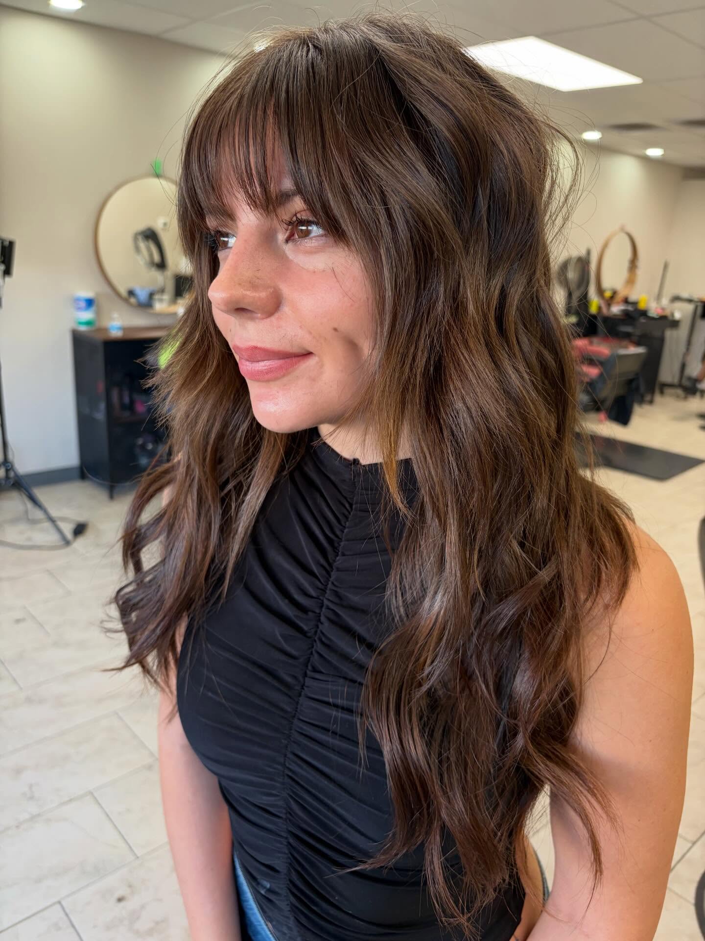 15 Lovely Bangs for Wavy Hair You - Kappers Magazine