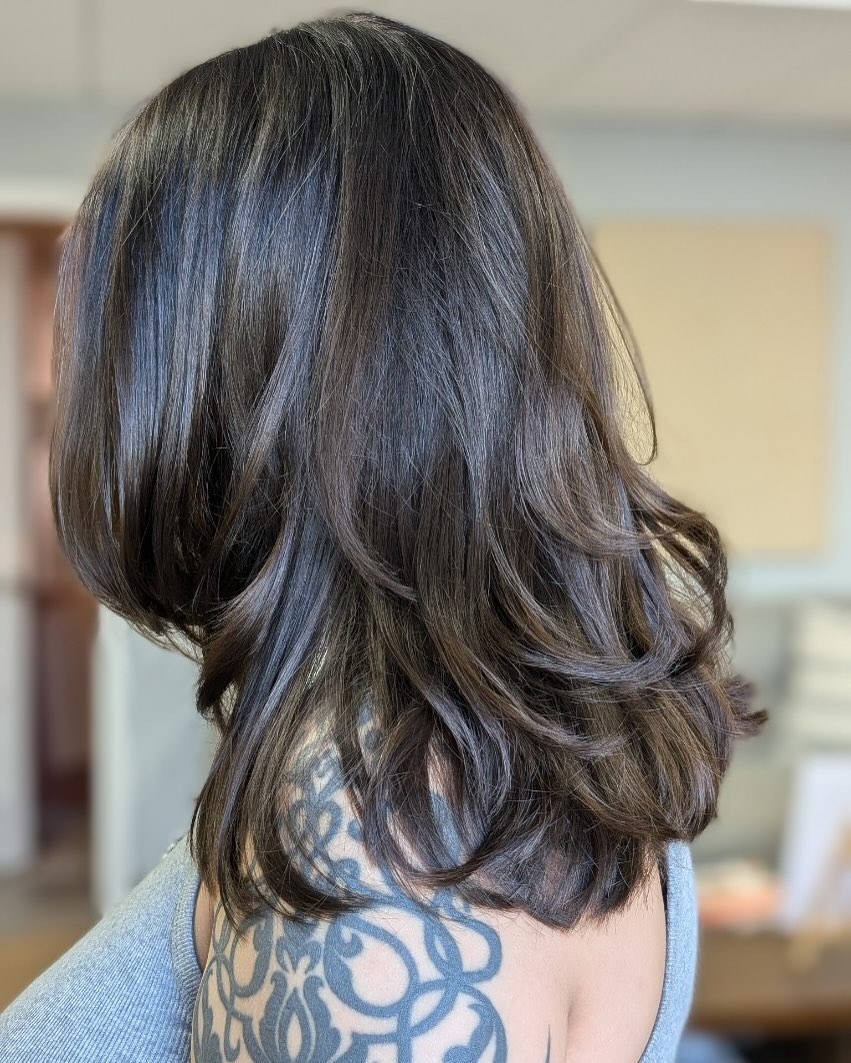 25 Gorgeous Layered Mid-Length Cuts for Women this 2026 - Kappers Magazine