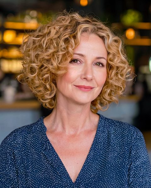 50+ Gorgeous Curly Bobs Older Women Will Love in 2025