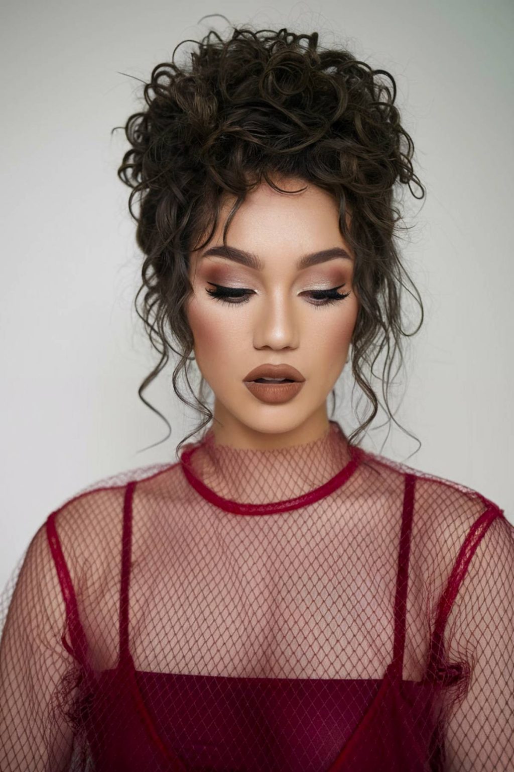 15+ Chic Curly Hair Bun Hairstyles to Try in 2025