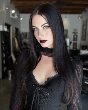 25 Vampire Hairstyles for Halloween That Wow in 2026