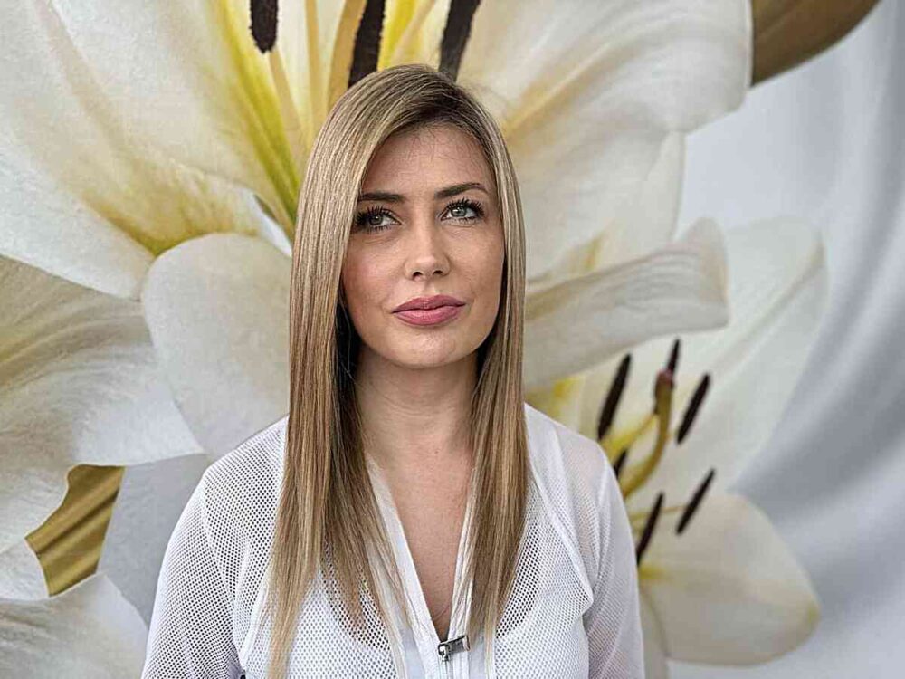 75 Impressive Deep Side Part Hairstyles To Pull Off a Simple Yet ...