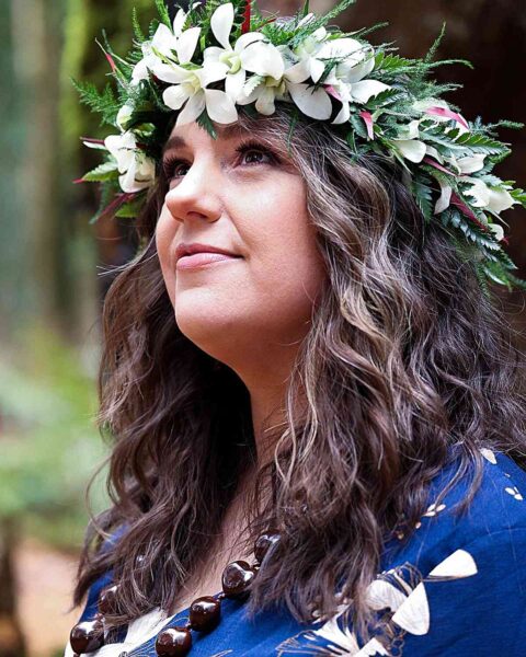 26 Hawaiian Hairstyles for the Cutest Island Look