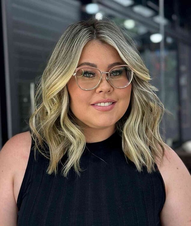 31 Slimming Hairstyles for Women with Full Faces (for Plus-Sized Women)