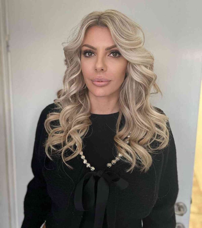 63 Flattering Middle Part Hairstyles Trending Right Now