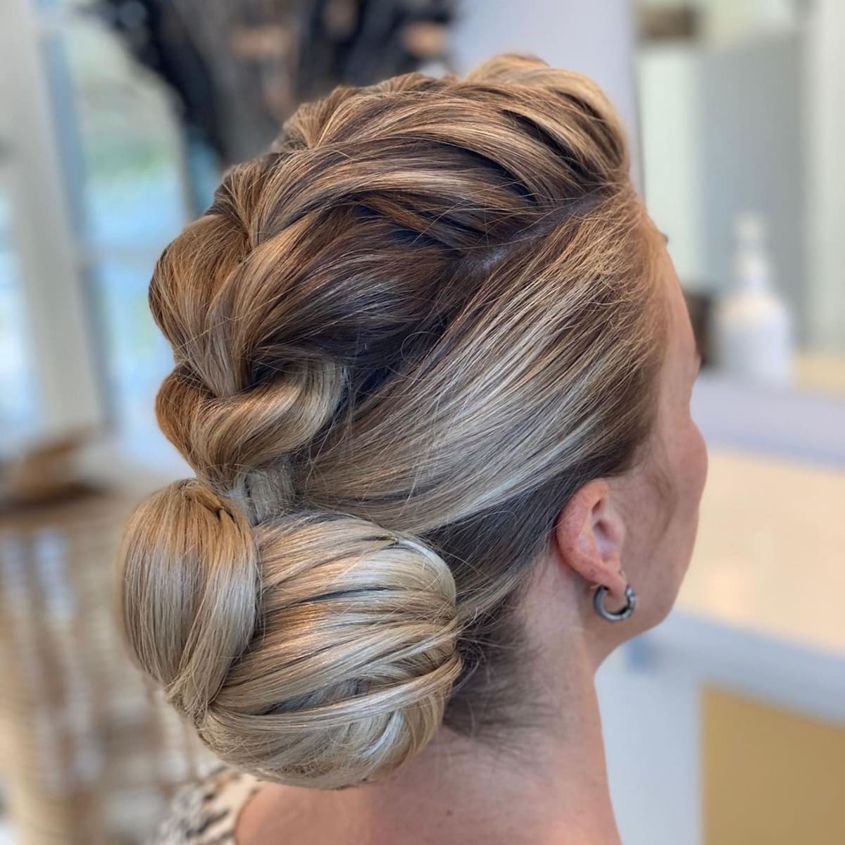 56 Medium-Length Hairstyles for Fine Hair to Appear Thicker