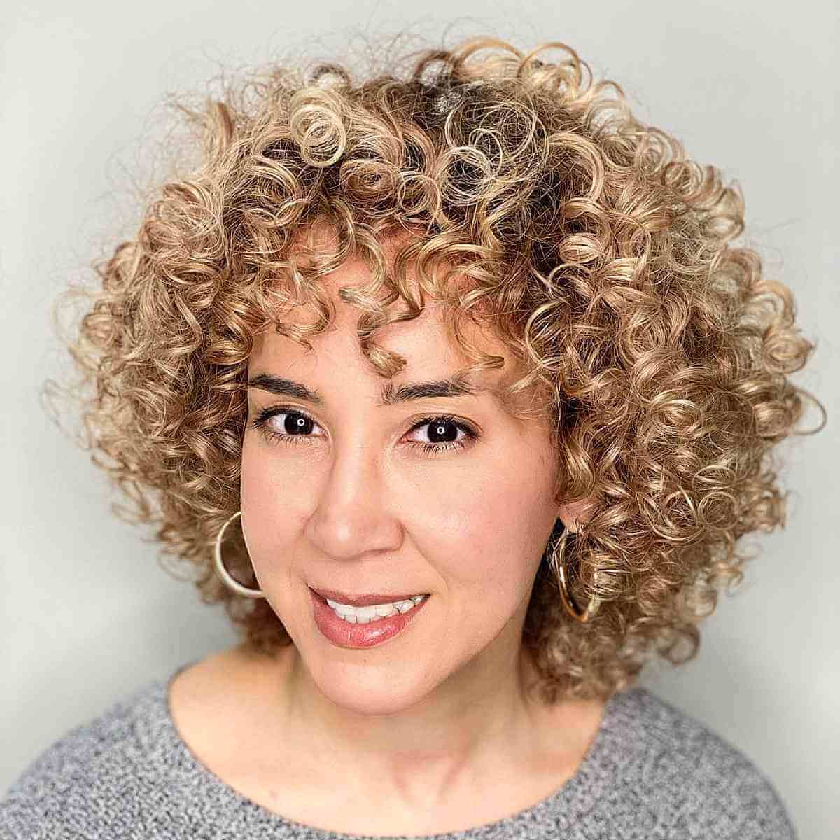 60+ Chic Hairstyles for Women Over 40 to Consider in 2026
