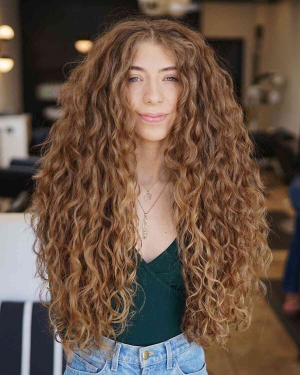 31 Most Flattering Hairstyles for Long Faces to Appear More Balanced