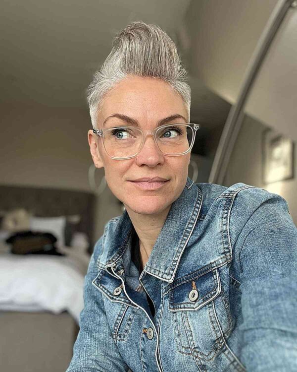 24 Flattering Short Haircuts for Oval Faces in 2026