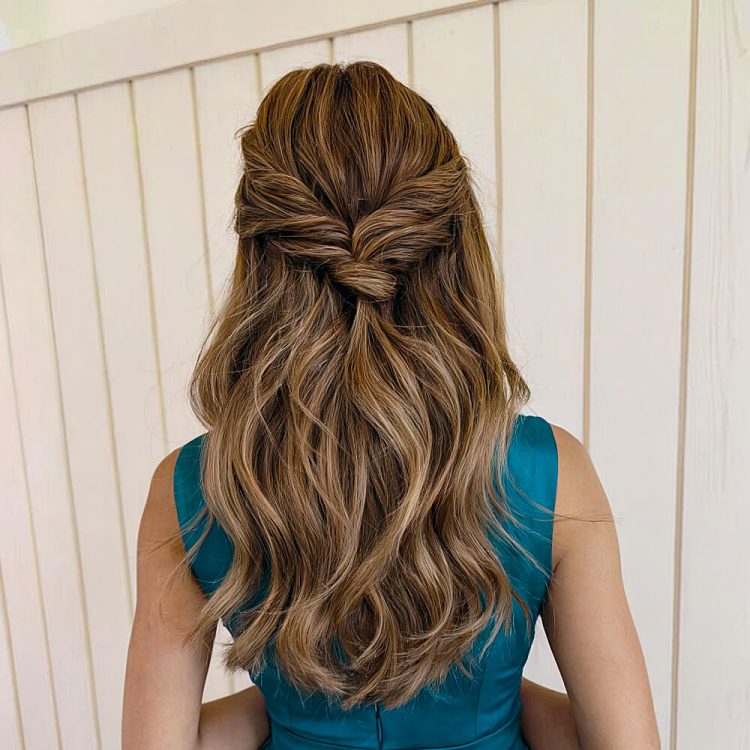 25 Perfectly Gorgeous Down Hairstyles for Prom 2026