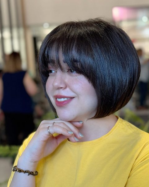 31 Slimming Hairstyles for Women with Full Faces (for Plus-Sized Women)