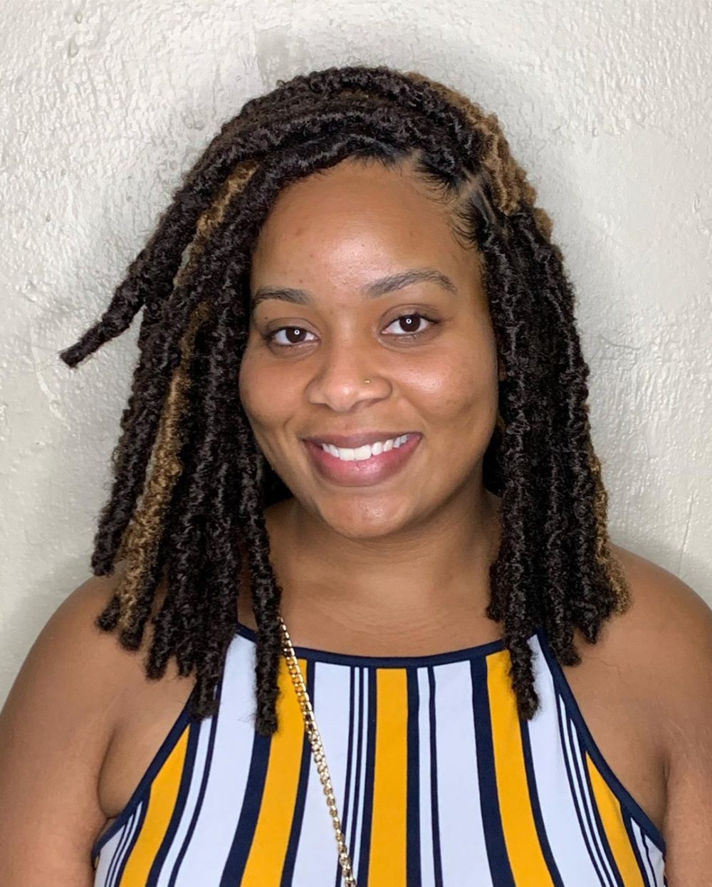 16 Trendiest Ways to Style Short Faux Locs Right Now - Archibald Asaints