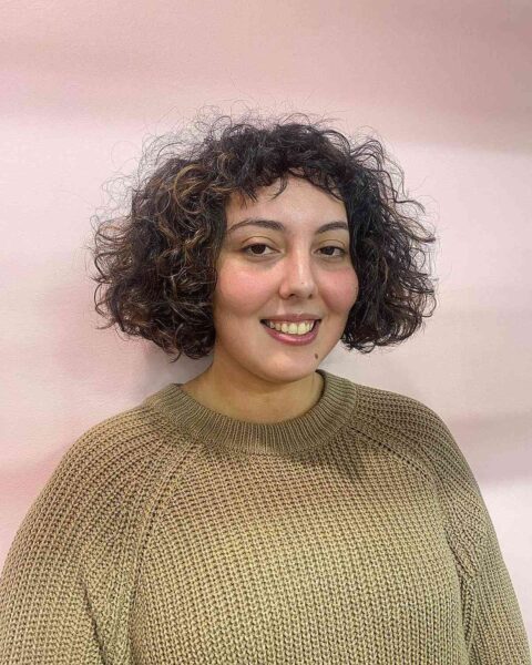 25 Charming Chin-Length Curly Hairstyles For a Sweet Look
