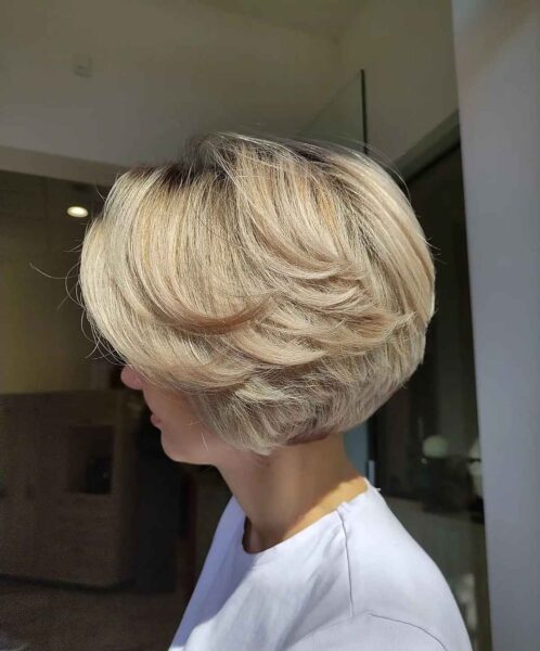 31 Feathered Bob Haircuts That Add Fullness & Movement to Your Hair