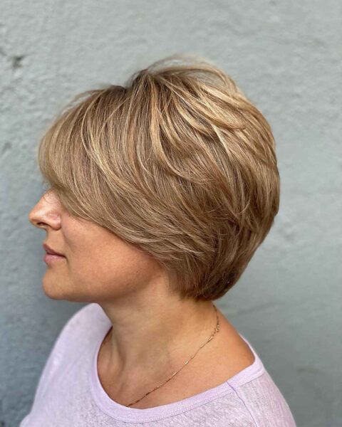 31 Feathered Bob Haircuts That Add Fullness & Movement to Your Hair