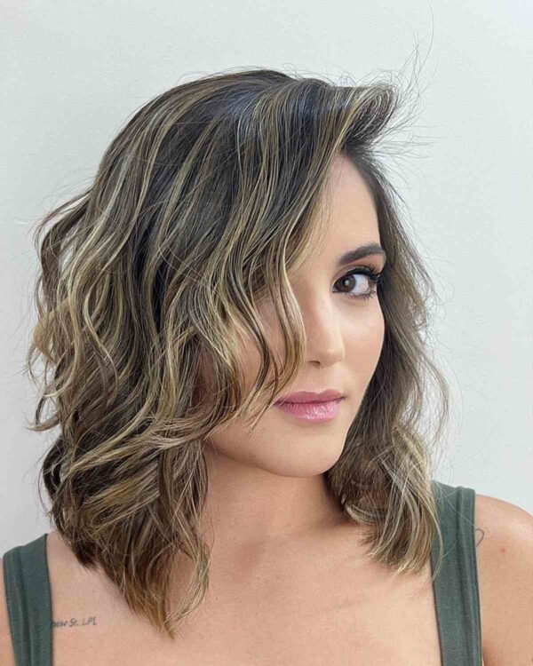 100+ Cute & Easy Shoulder-Length Haircuts for 2025