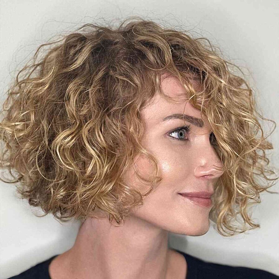 25 Charming Chin-Length Curly Hairstyles For a Sweet Look