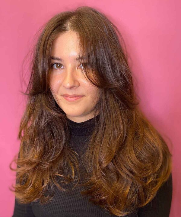 30 Slimming Hairstyles for Women with Full Faces (for Plus-Sized Women)