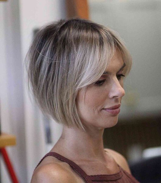 46 Bob with Curtain Bangs Hairstyle Ideas for Modern, Beachy Women